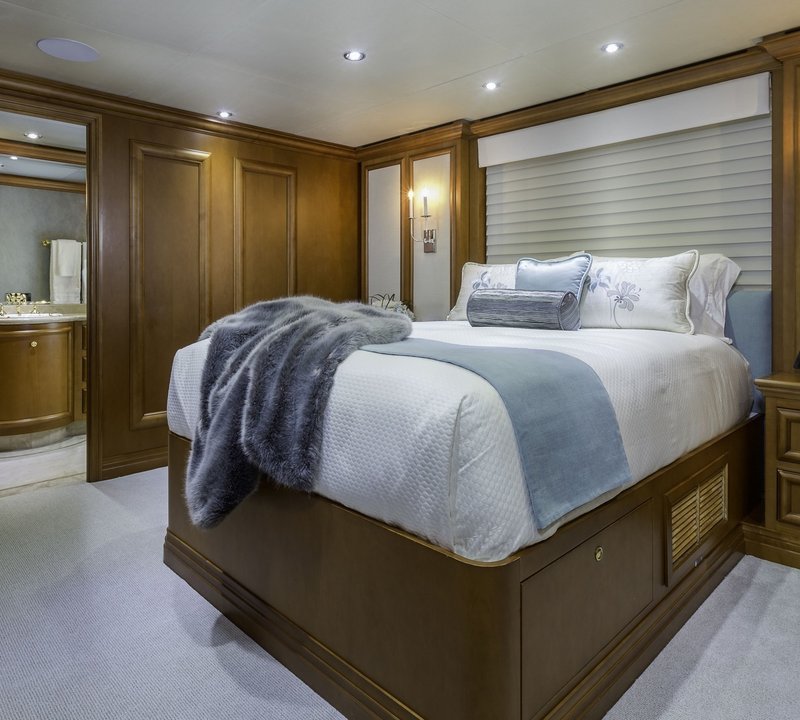Yacht M3, Intermarine | CHARTERWORLD Luxury Superyacht Charters